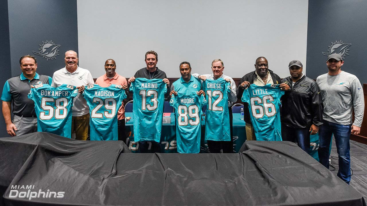 Dolphins Re-Sign Six Former Players