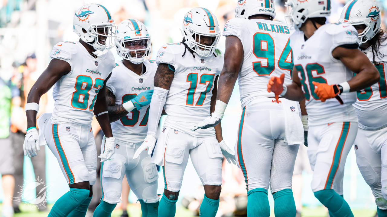 Jaylen Waddle Does the Waddle