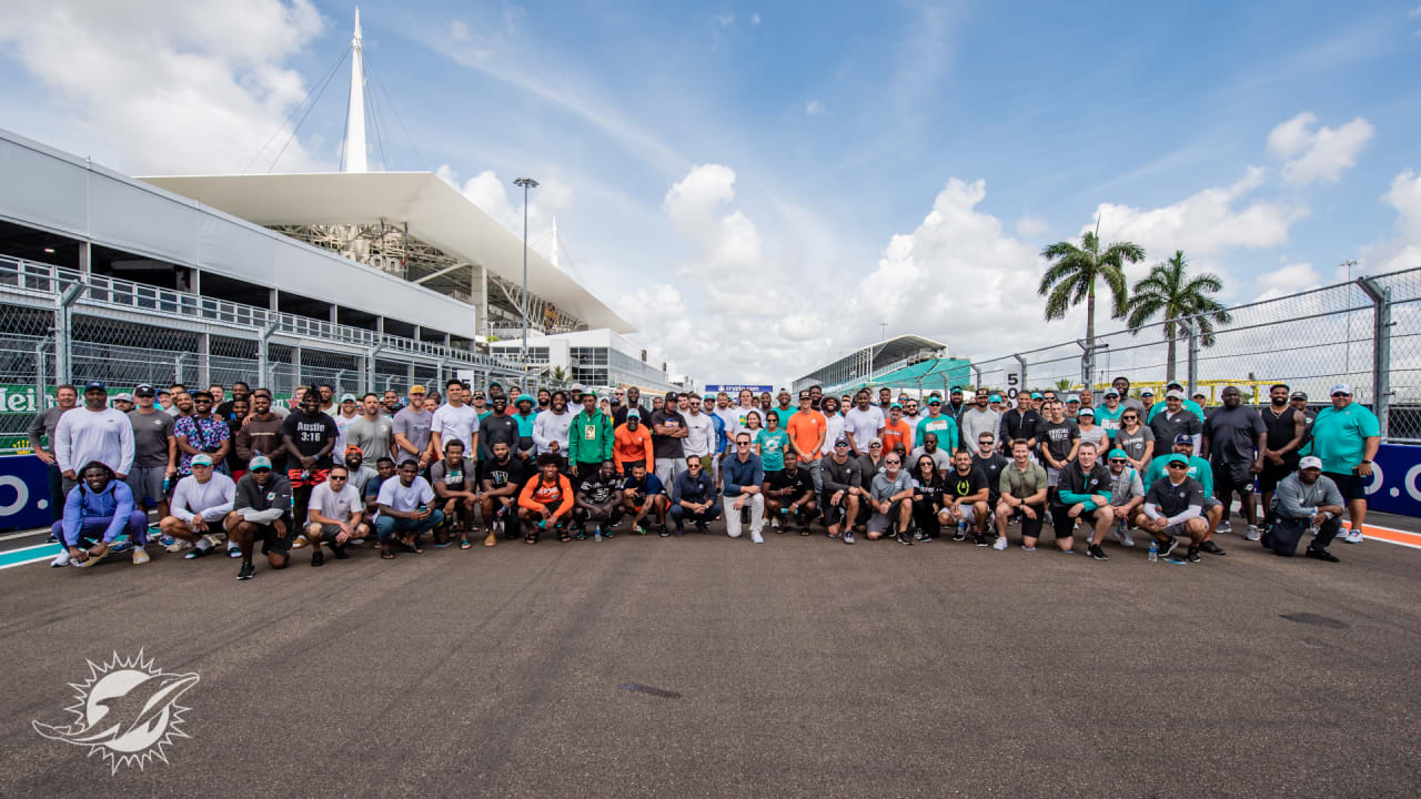 PHOTOS: Dolphins Track Tour