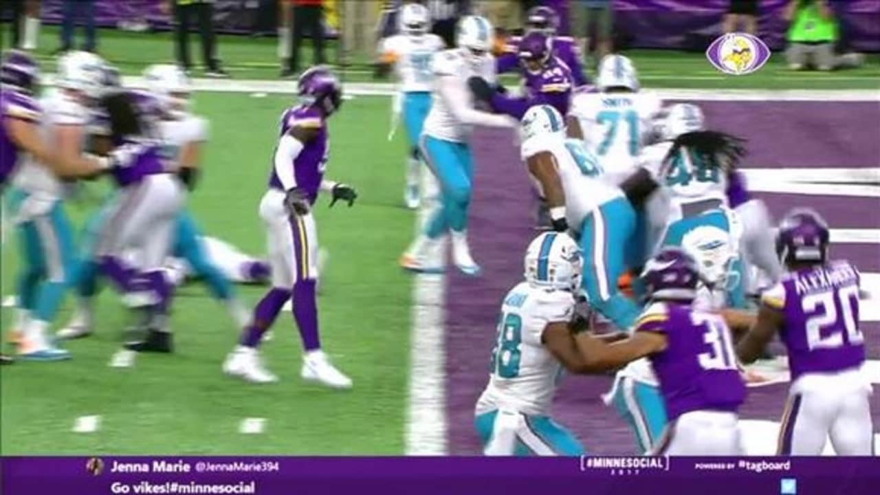 Kenyan Drake Lunges For a One-Yard Rushing Touchdown