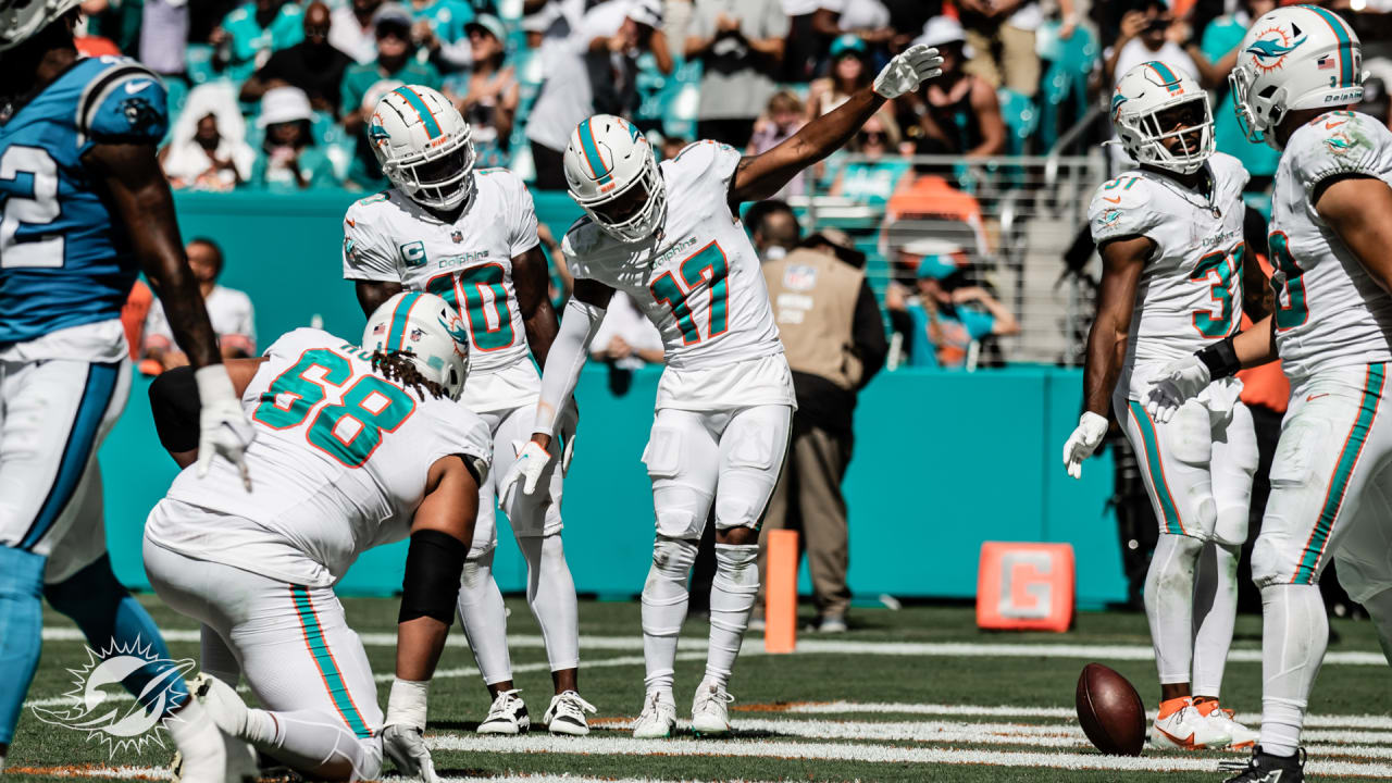 Jaylen Waddle Showcases his Signature Celebration After TD Catch vs ...