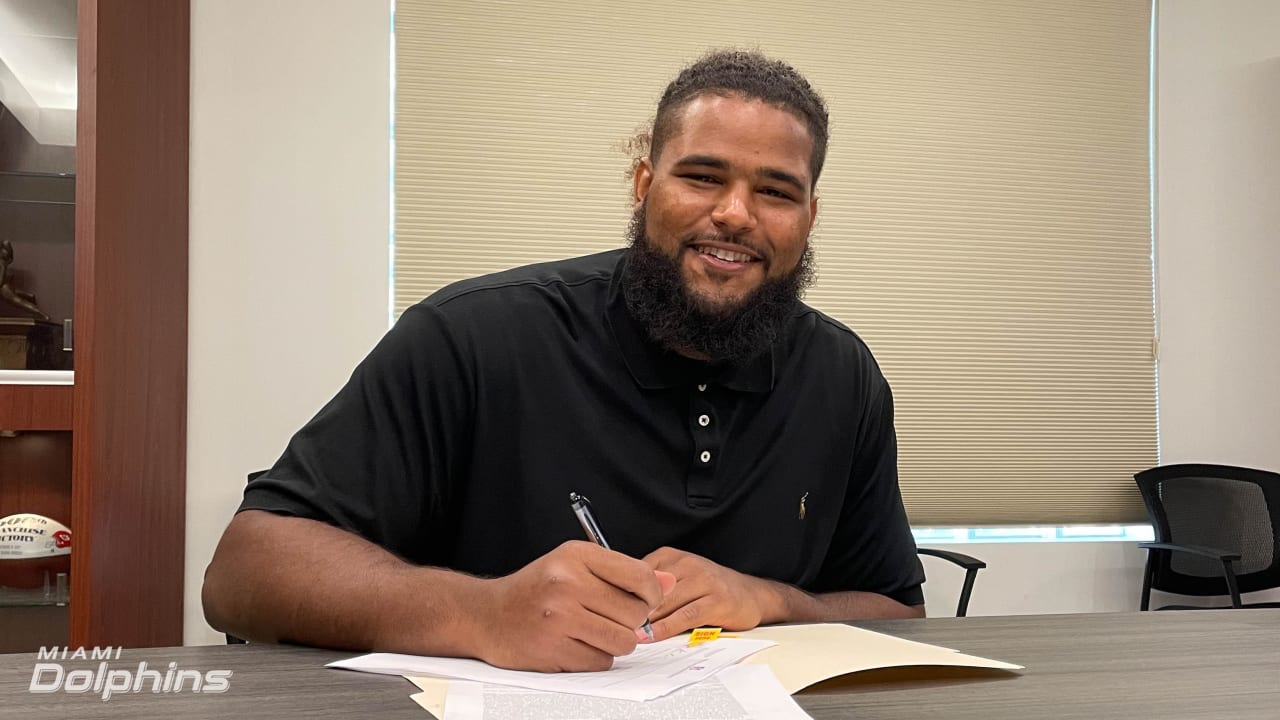 Miami Dolphins Re-Sign T Adam Pankey