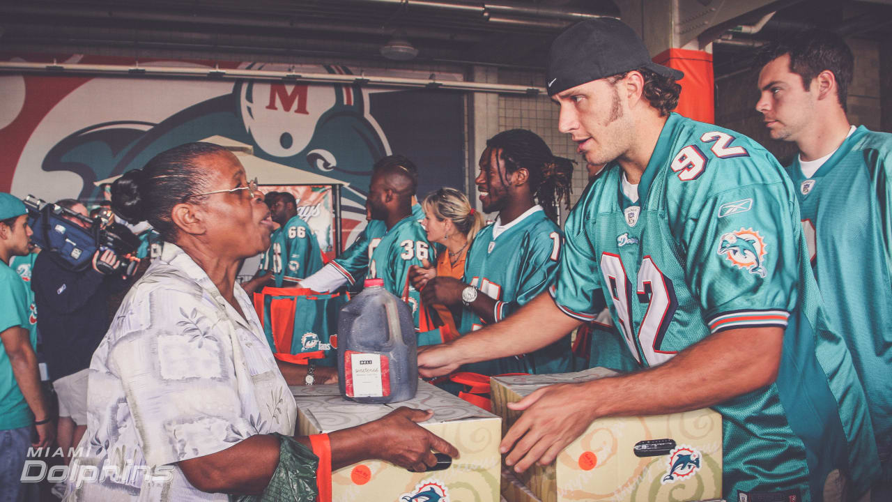 DOLPHINS DARKROOM: Throwback Thursday | Thanksgiving Meal Deliveries