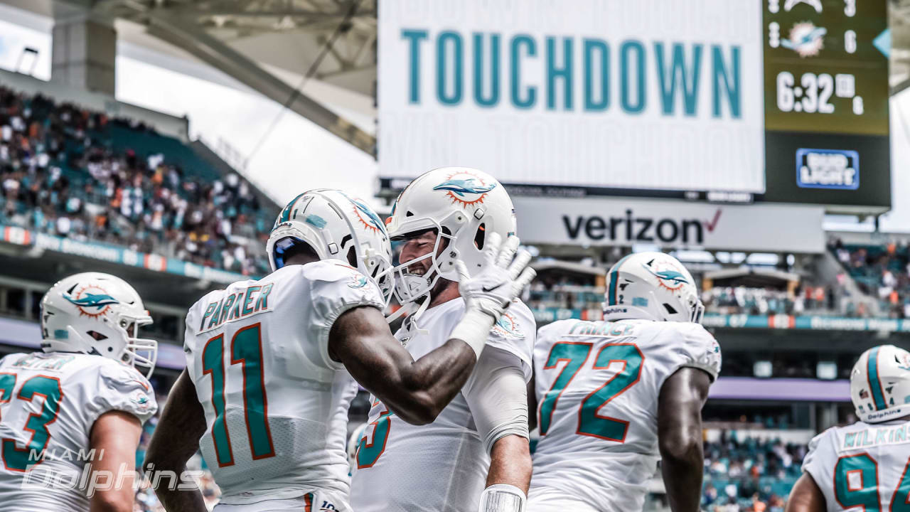 Photo Gallery: Dolphins vs. Chargers First Half Photos