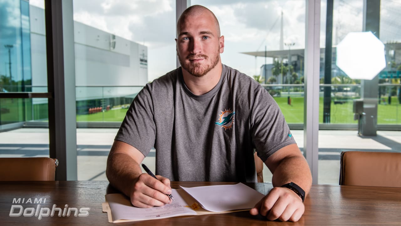 Miami Dolphins Sign T Liam Eichenberg