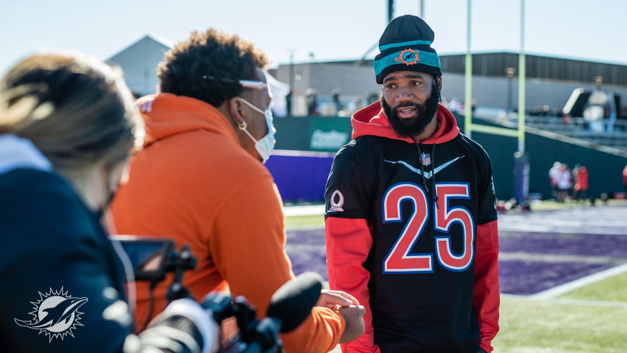 Xavien Howard Shares Encouraging Advice to Jevon Holland - 2022 Pro Bowl