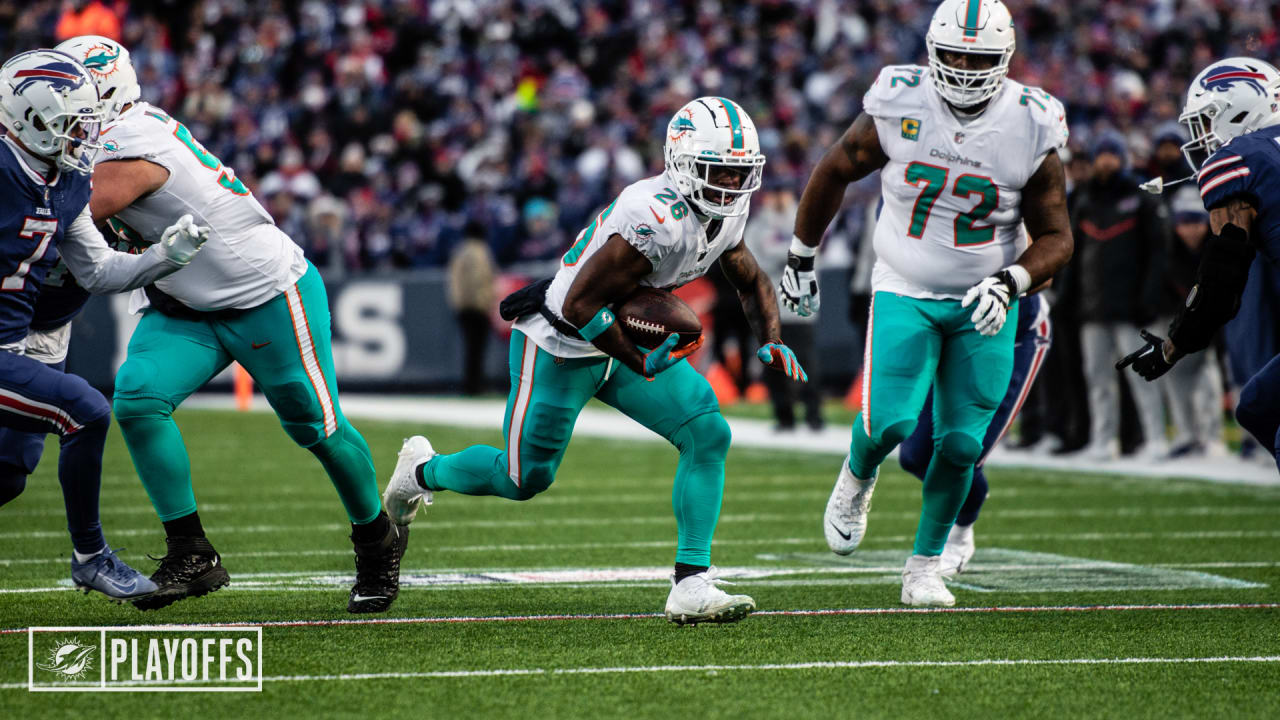 Salvon Ahmed goes 20-yards