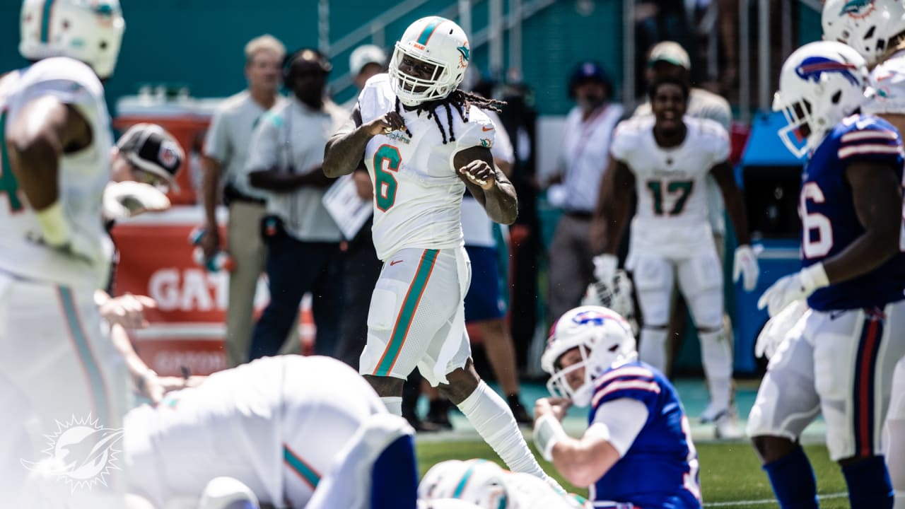 Melvin Ingram makes a sack