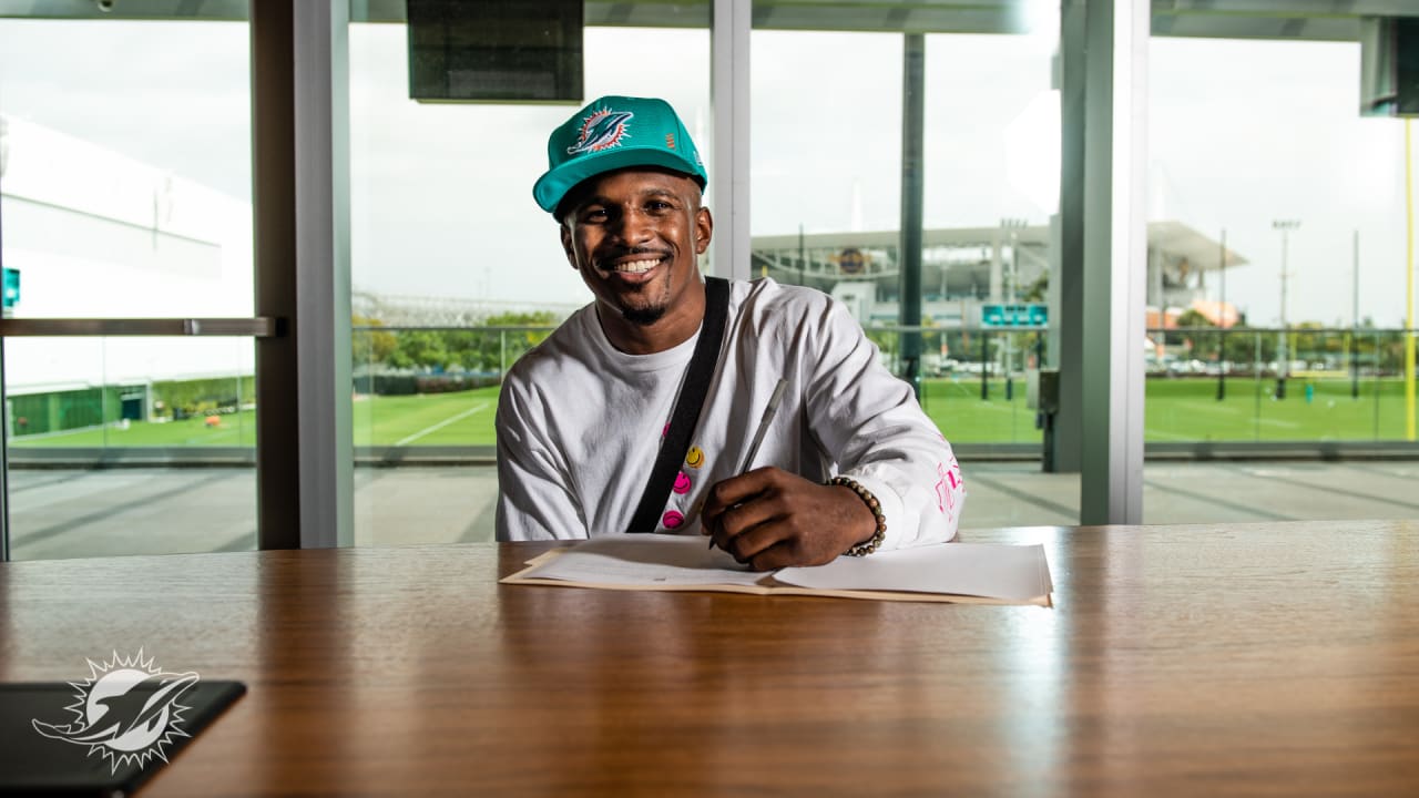 Dolphins sign RB Edmonds