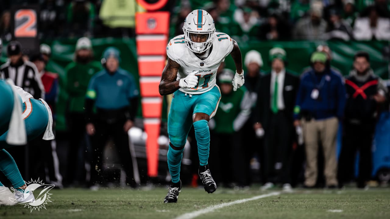 Cedrick Wilson Jr. Climbs the Ladder for 29-Yard Sideline Grab