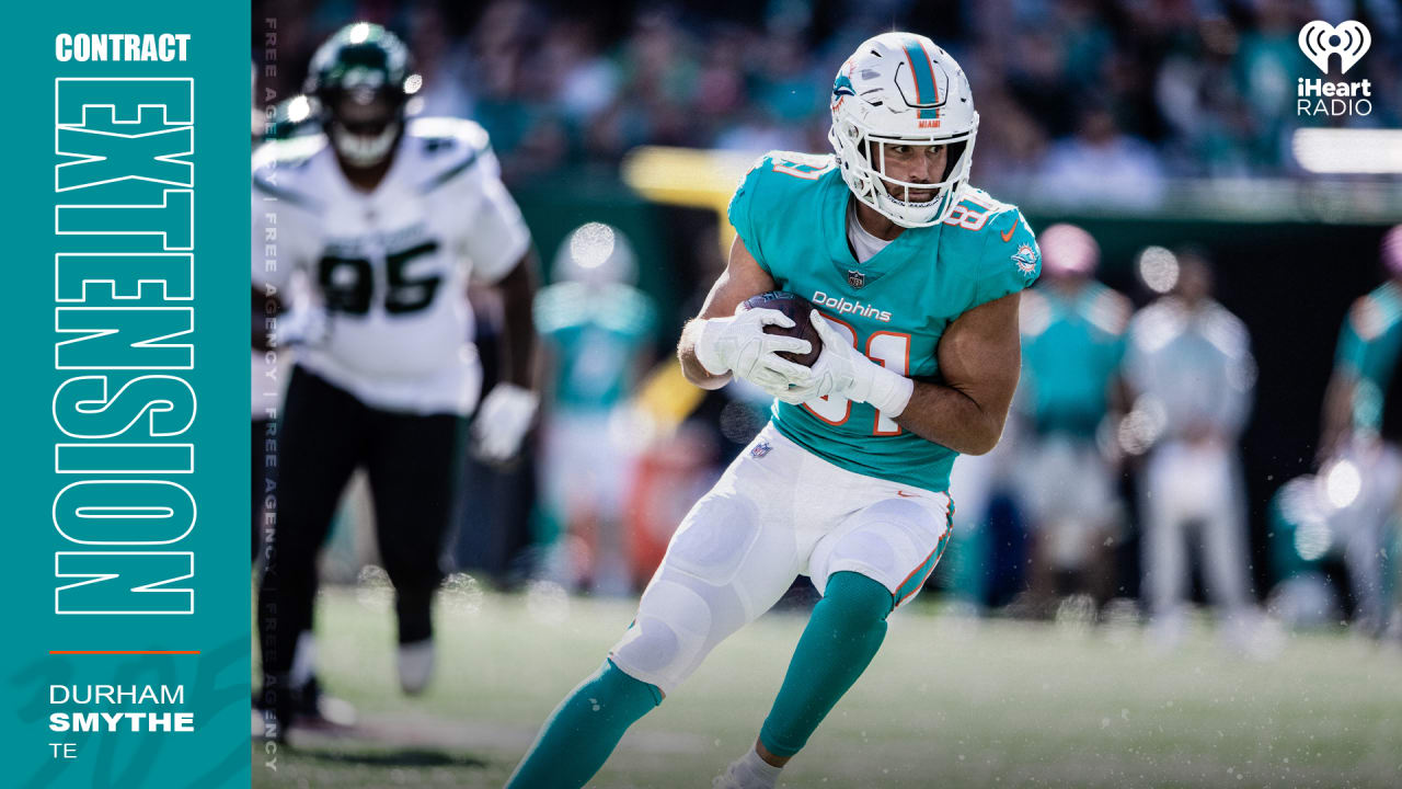 Miami Dolphins Sign Durham Smythe to Contract Extension