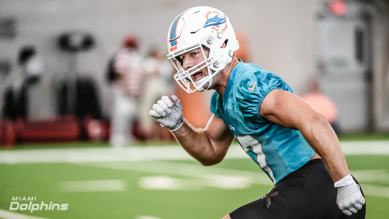 DOLPHINS DARKROOM: Kiko Alonso Offseason Gallery