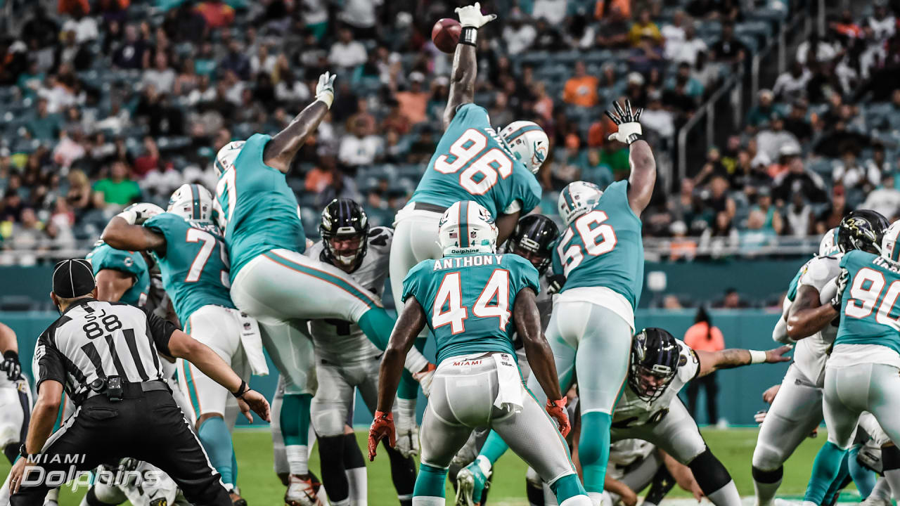 Vincent Taylor Blocks Tucker's FG Attempt