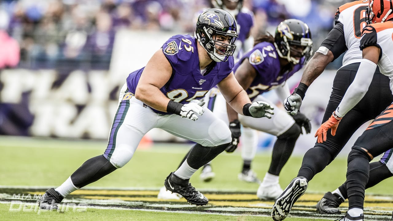 Dolphins Sign Zach Sieler, Waive Isaiah Prince