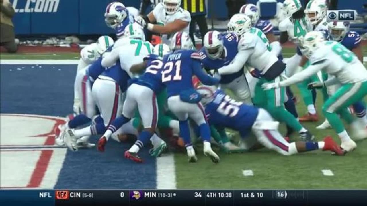 Kenyan Drake Rushes For TD