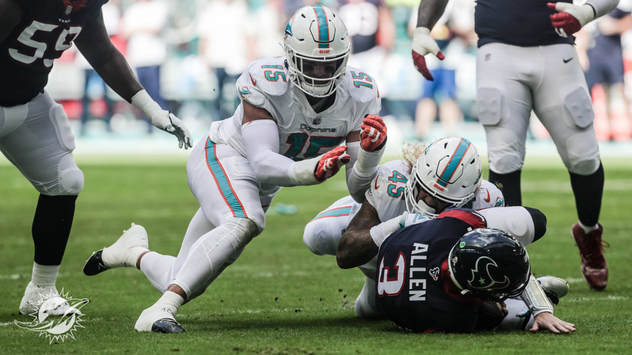 Melvin Ingram, Duke Riley and Jaelan Phillips work together on Sack