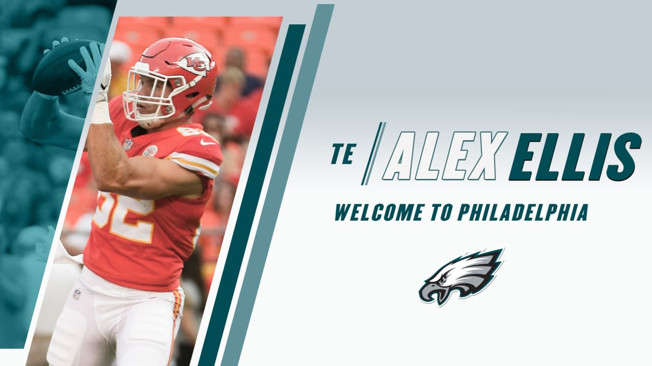 Eagles sign TE Alex Ellis