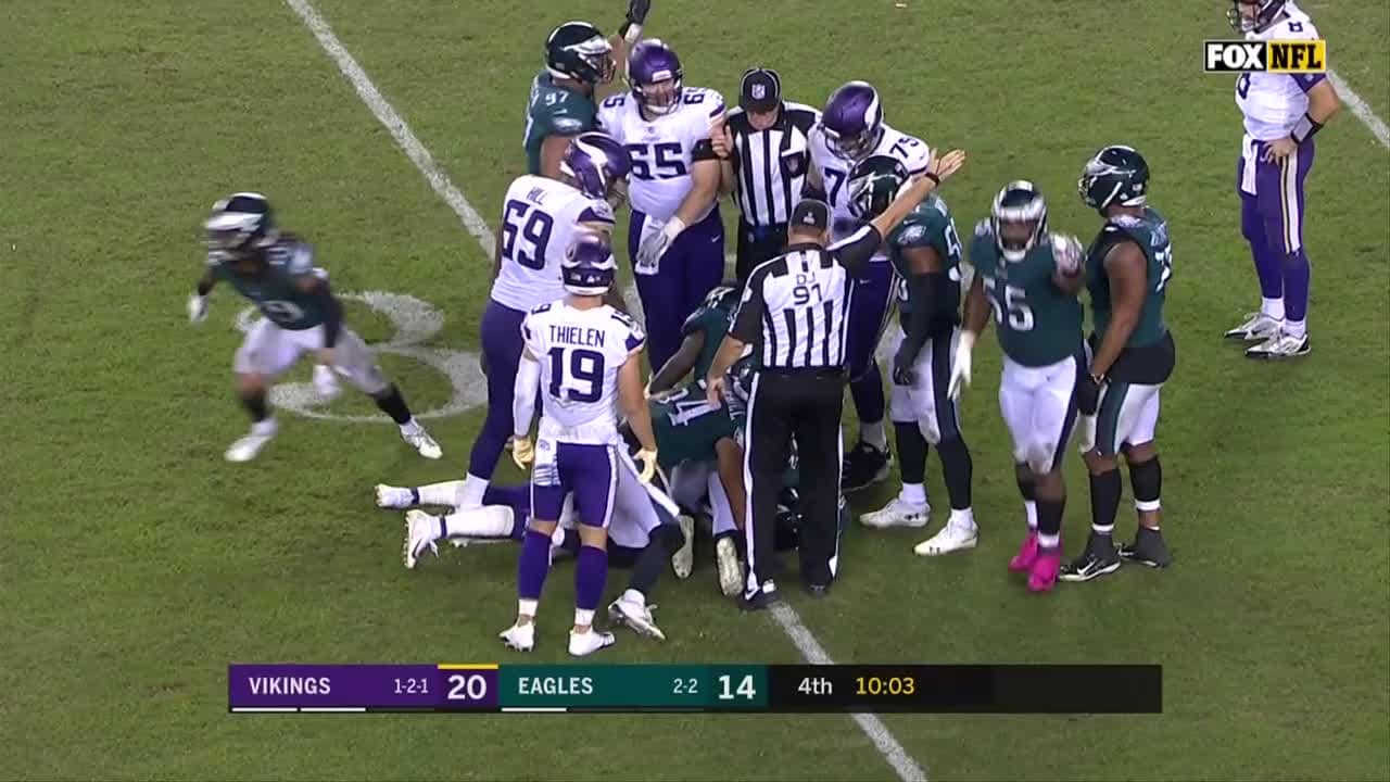 Nigel Bradham Jumps On Errant Lateral To Recover For Eagles
