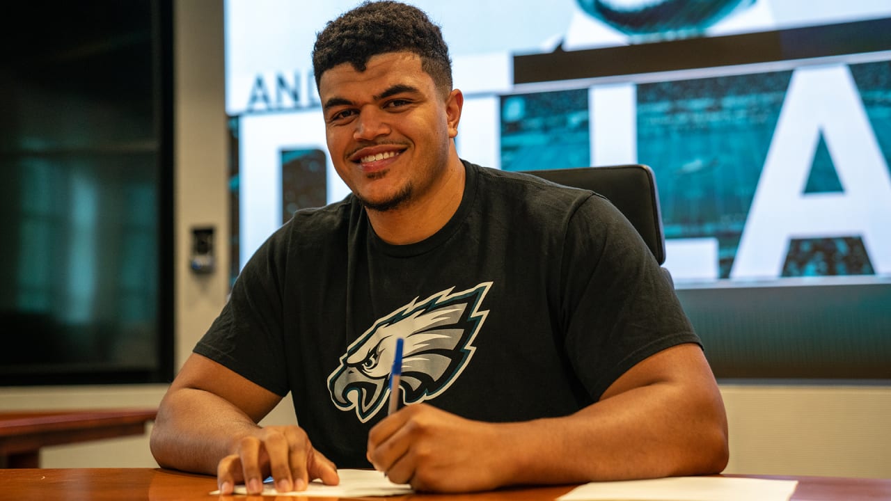 Eagles sign entire 2019 draft class and 11 undrafted free agents