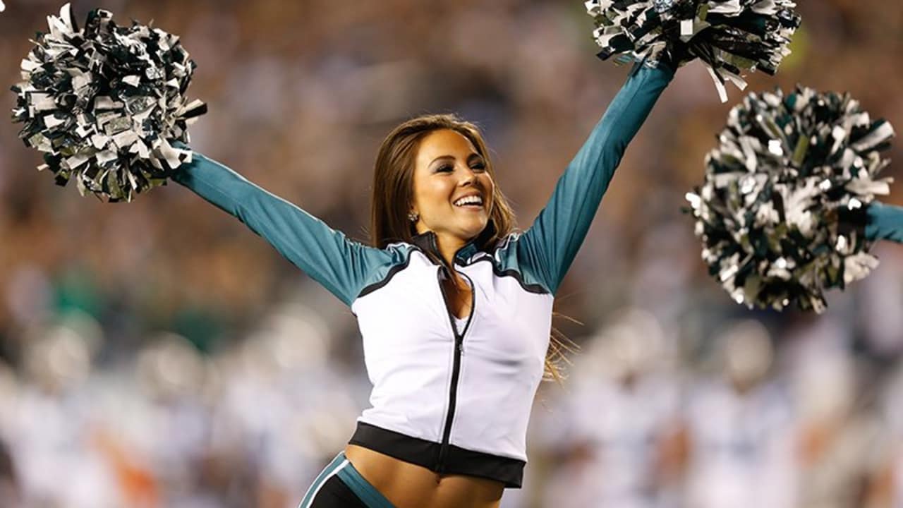 Cheering On The Eagles Primetime Performance