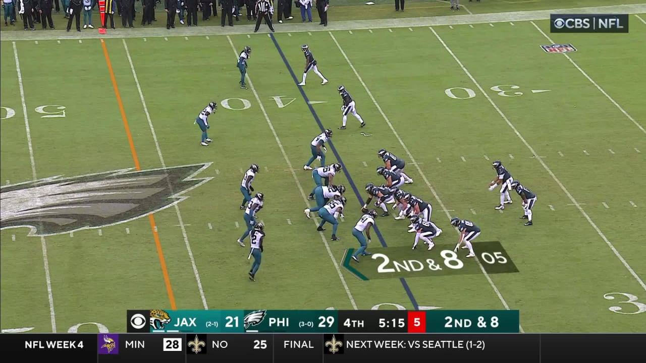 Highlight: Dallas Goedert gains 22 yards with eye-catching hurdle