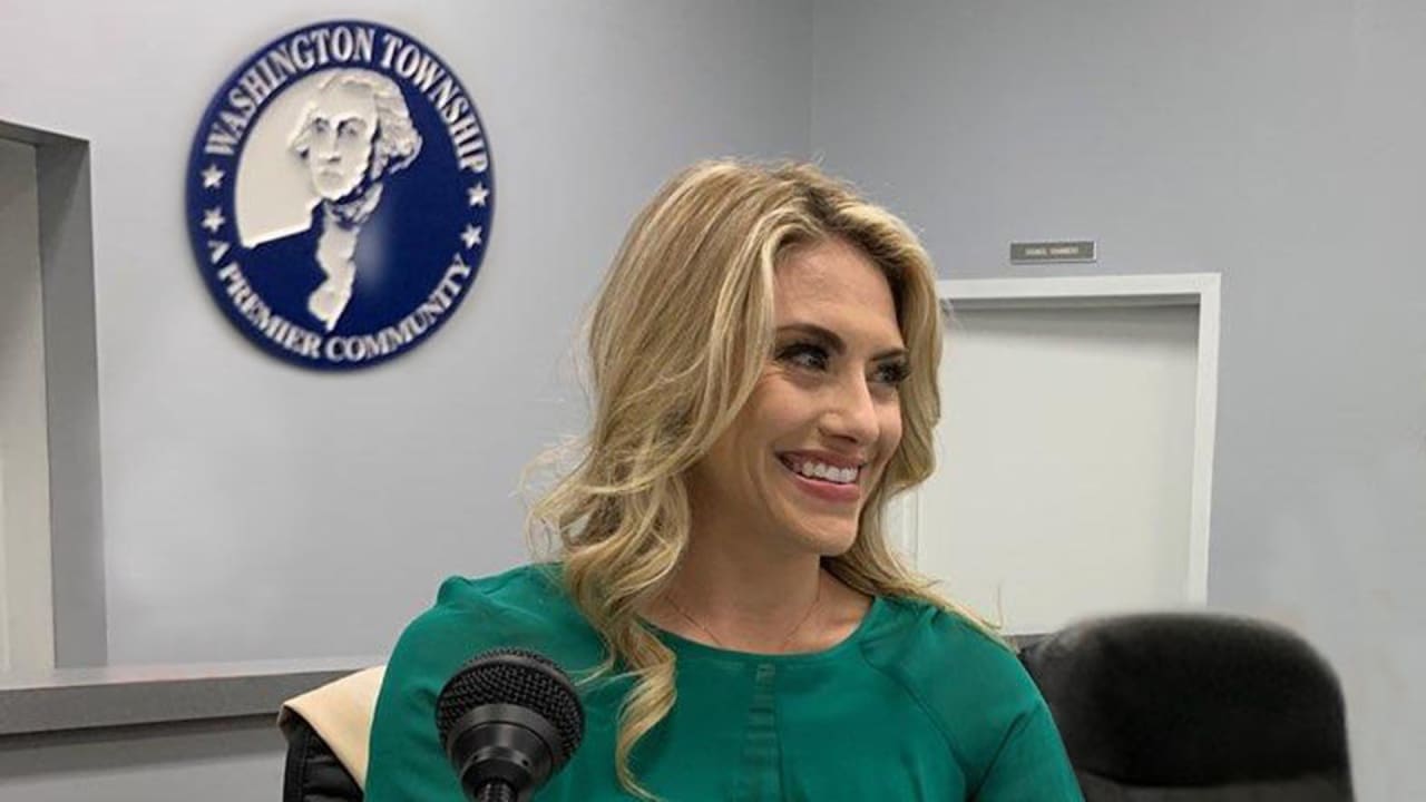 Eagles Cheerleader Dana's public service carries on a family tradition