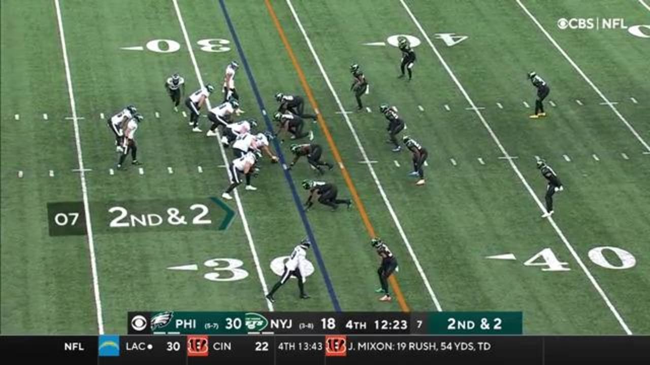 Highlight: RB Miles Sanders shows both burst, tenacity on 34-yard run