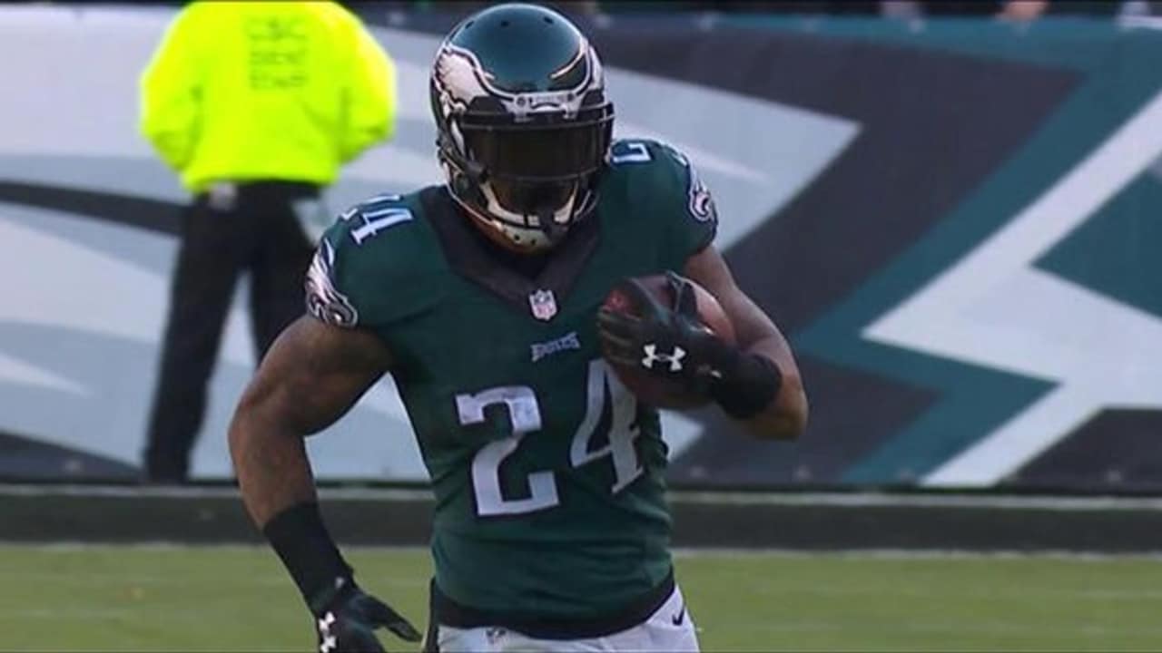 Highlight: Mathews Takes Off For 20-Yard Gain