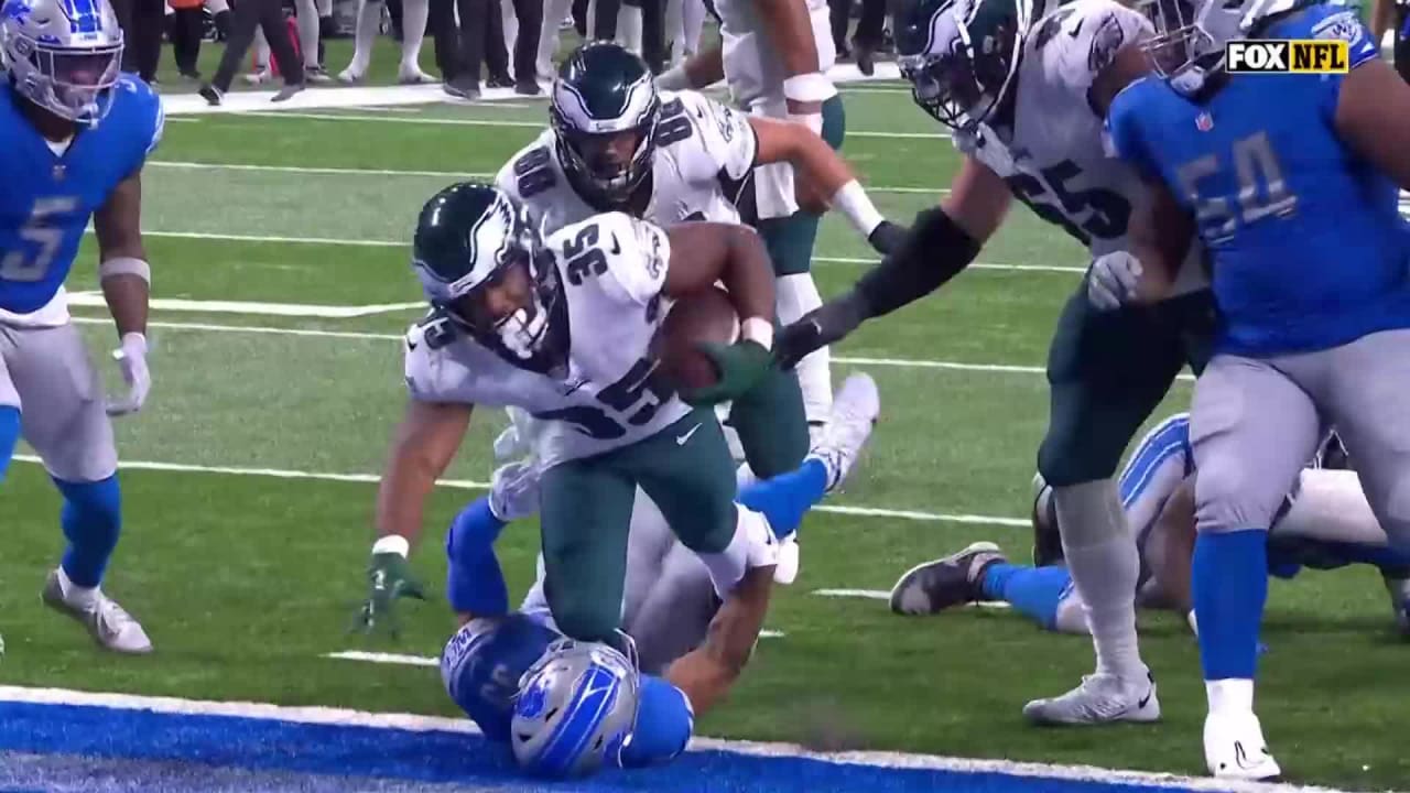 Highlight: Boston Scott burrows forward for Eagles' fourth rushing TD
