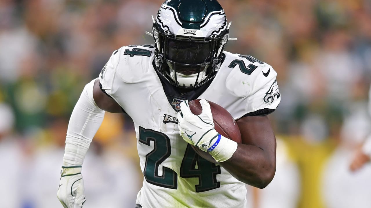 Eagles sign RB Jordan Howard to the practice squad