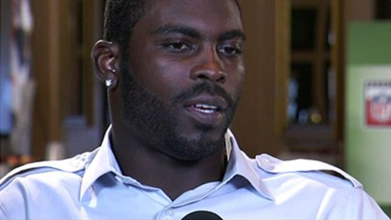 Vick's Message To Rookies