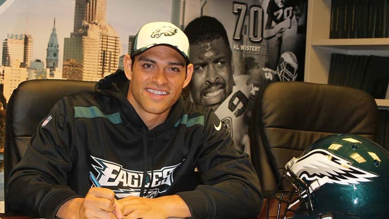 Mark Sanchez Signs With Eagles