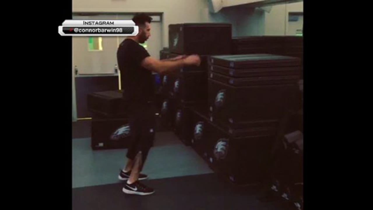 Connor Barwin Shows Off His Leaping Ability