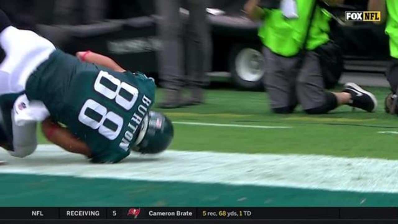 Highlight: Carson Wentz Finds Trey Burton For 15-Yard TD