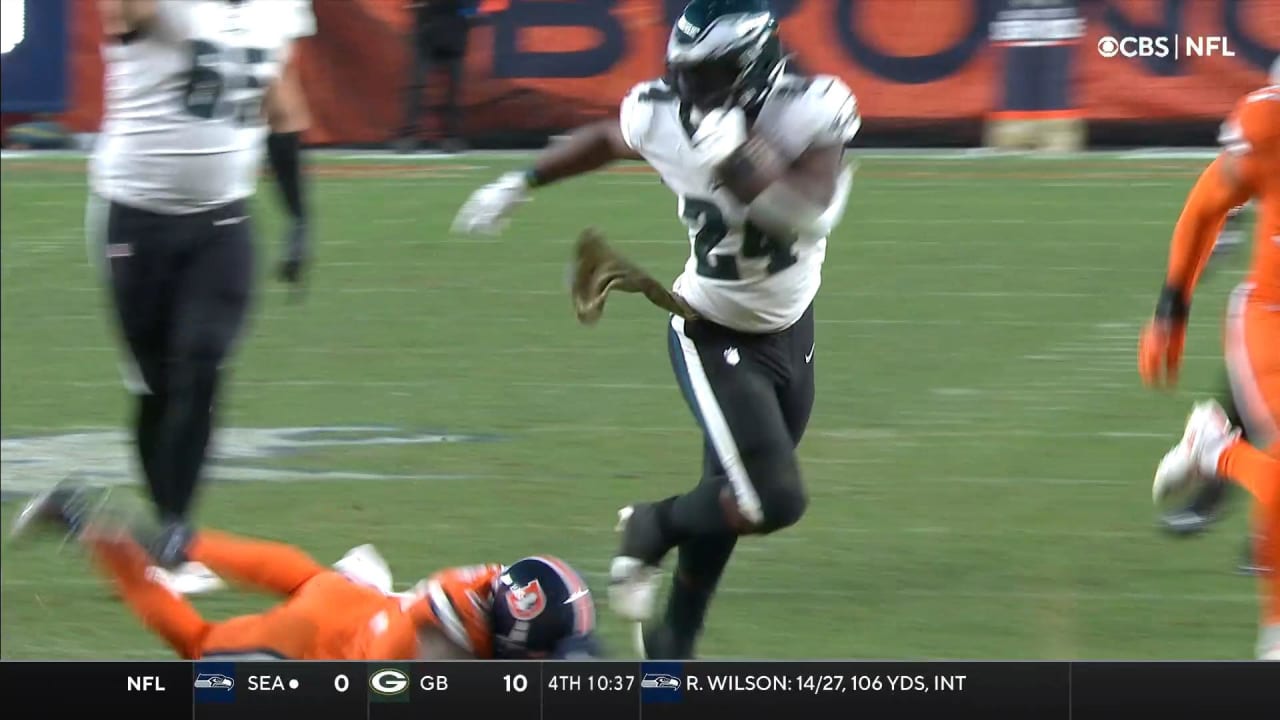 Highlight: RB Jordan Howard finds an avenue to accelerate for 25-yards