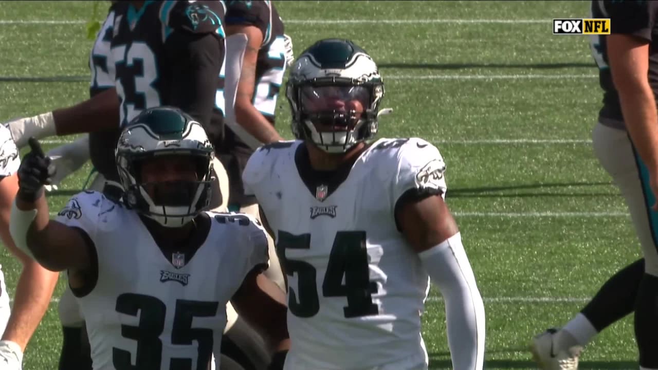 Highlight: LB T.J. Edwards explodes through for critical punt block