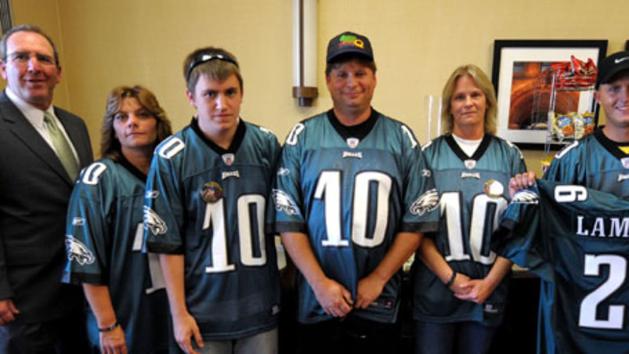 Eagles Pay Tribute To Fallen Fan