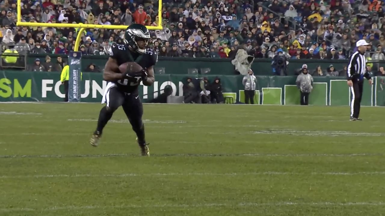 Highlight: Wentz rips swing pass out to Scott to put Eagles in Giants ...