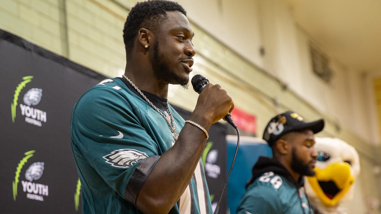 A.J. Brown, Miles Sanders make surprise visit to West Philly Panthers
