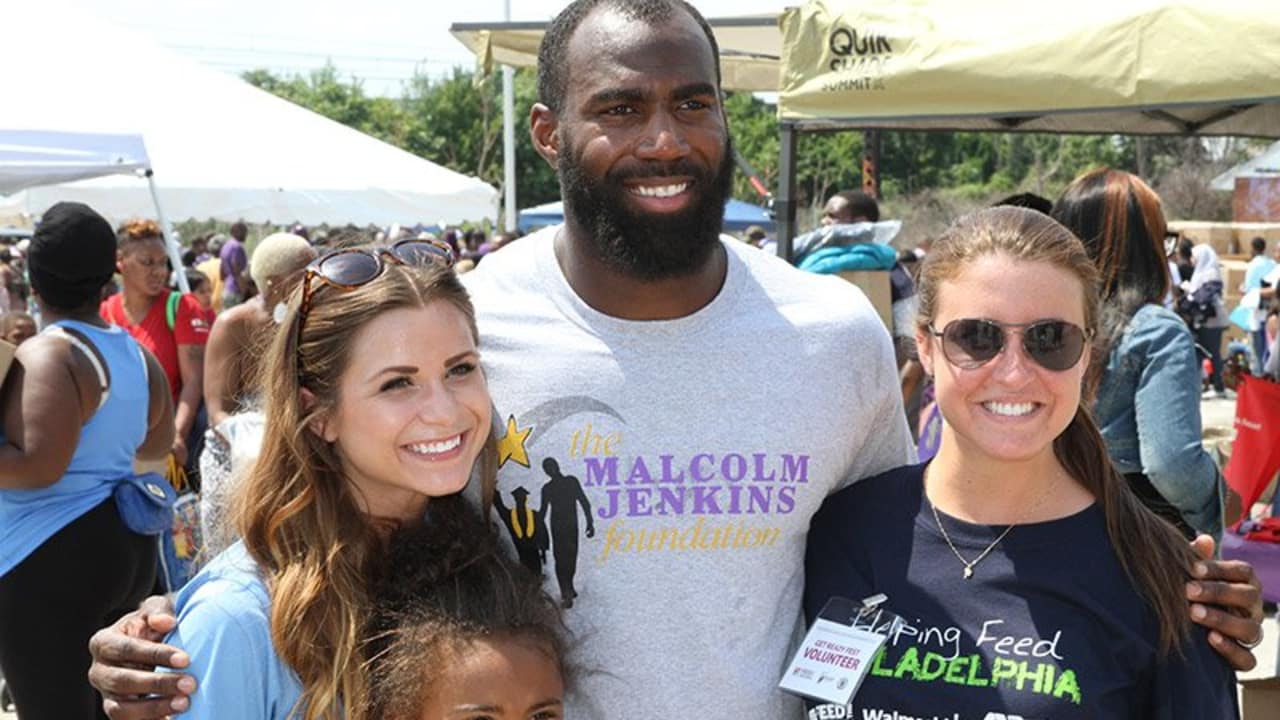 Jenkins Lends A Hand To Local Community