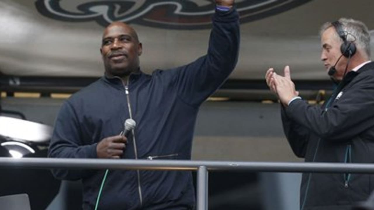 Keith Byars Speaks At Halftime