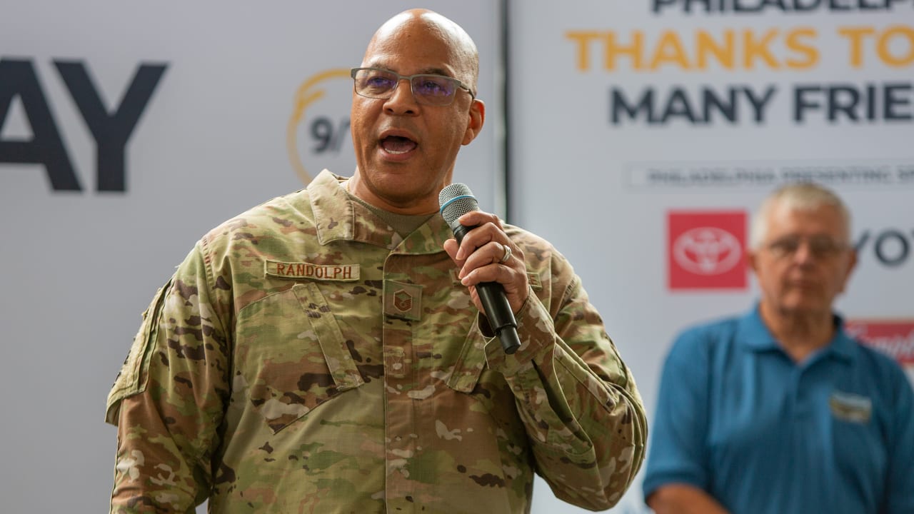 Eagles mark 9/11 anniversary with meal pack event