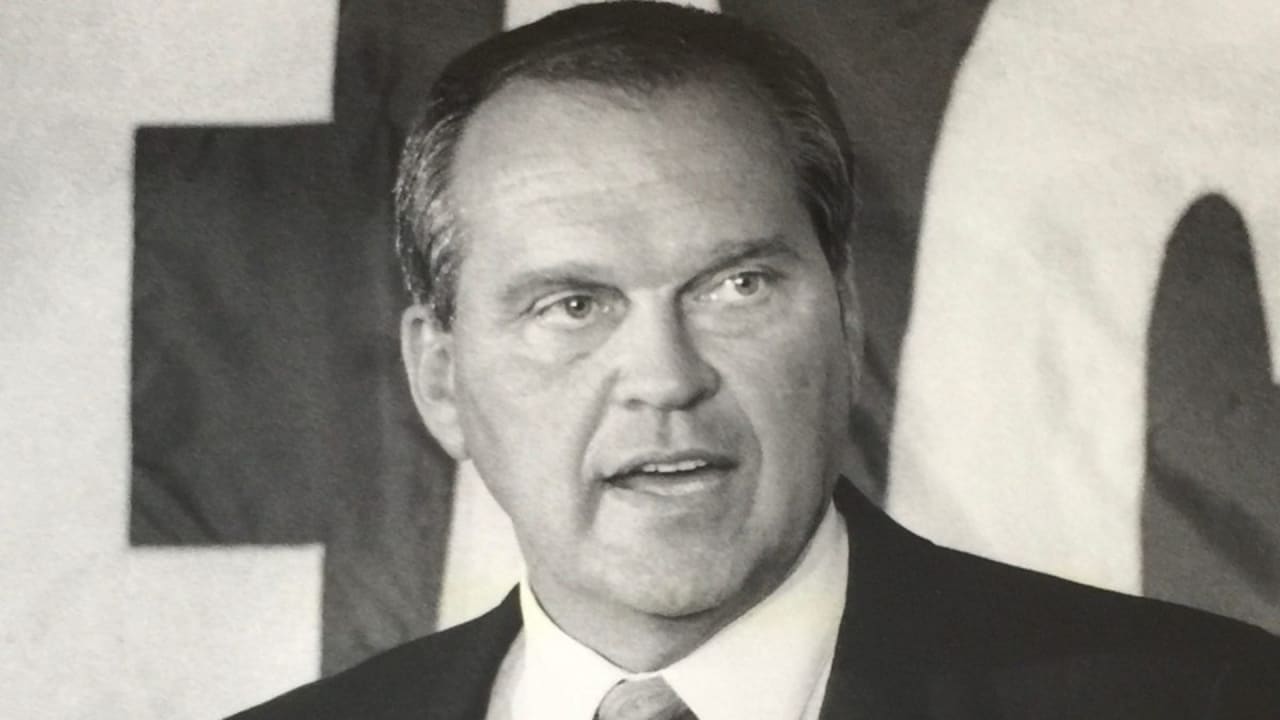 Former assistant coach and executive Bill Davis Sr. passes