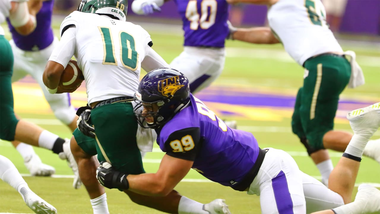 Eagles Sign DT Adam Reth