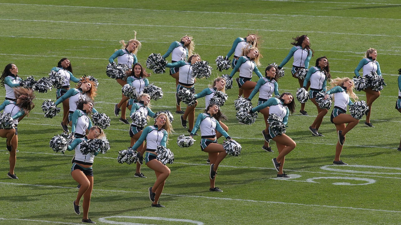 Eagles Cheerleaders: Second Quarter Performance
