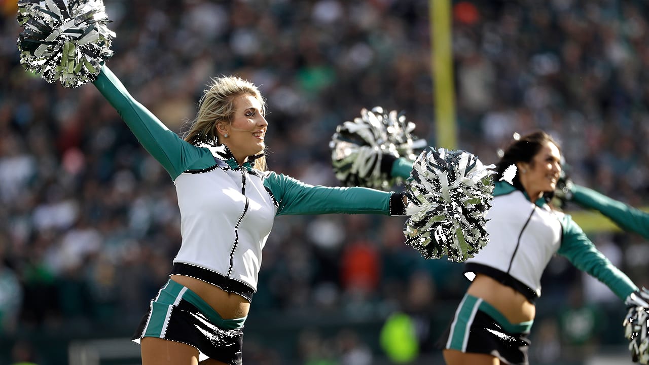 Eagles Cheerleaders: Third Quarter Performance
