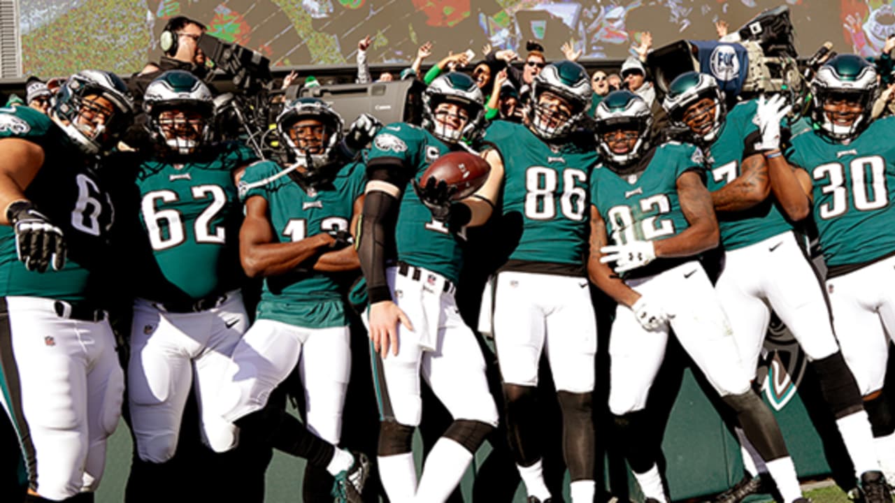 Eagles Improve To 10-1 After Routing The Bears