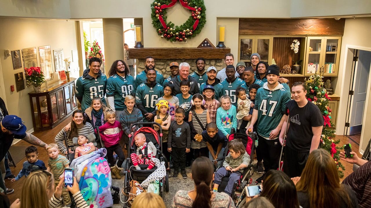 Eagles Rookies Visit Ronald McDonald House