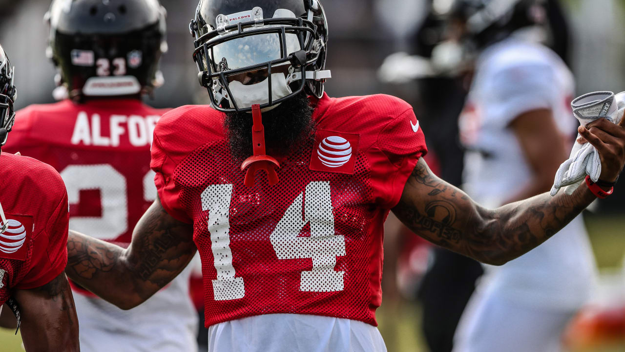 Gray and Hardy make great catches during practice