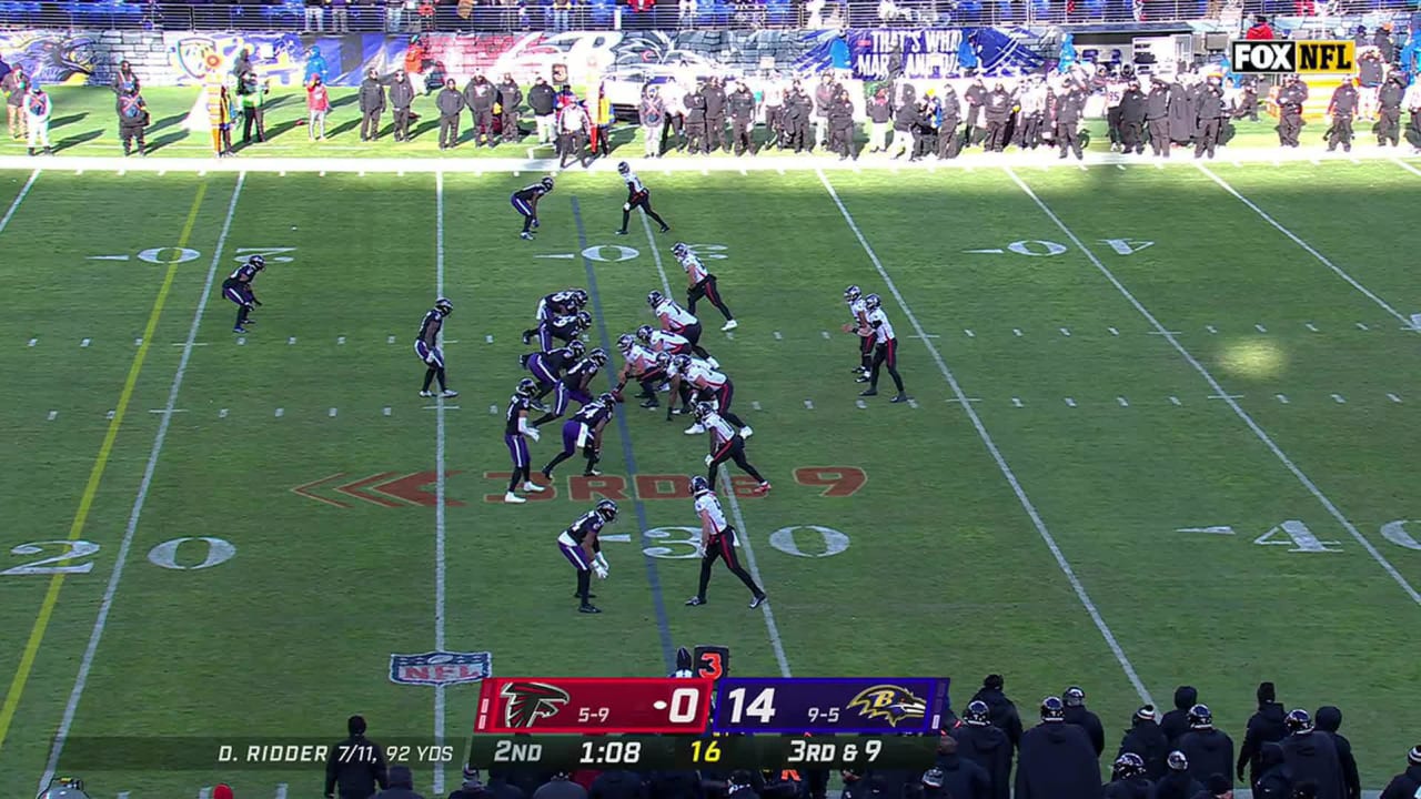 Drake London's acrobatic leaping catch goes for 15 yards